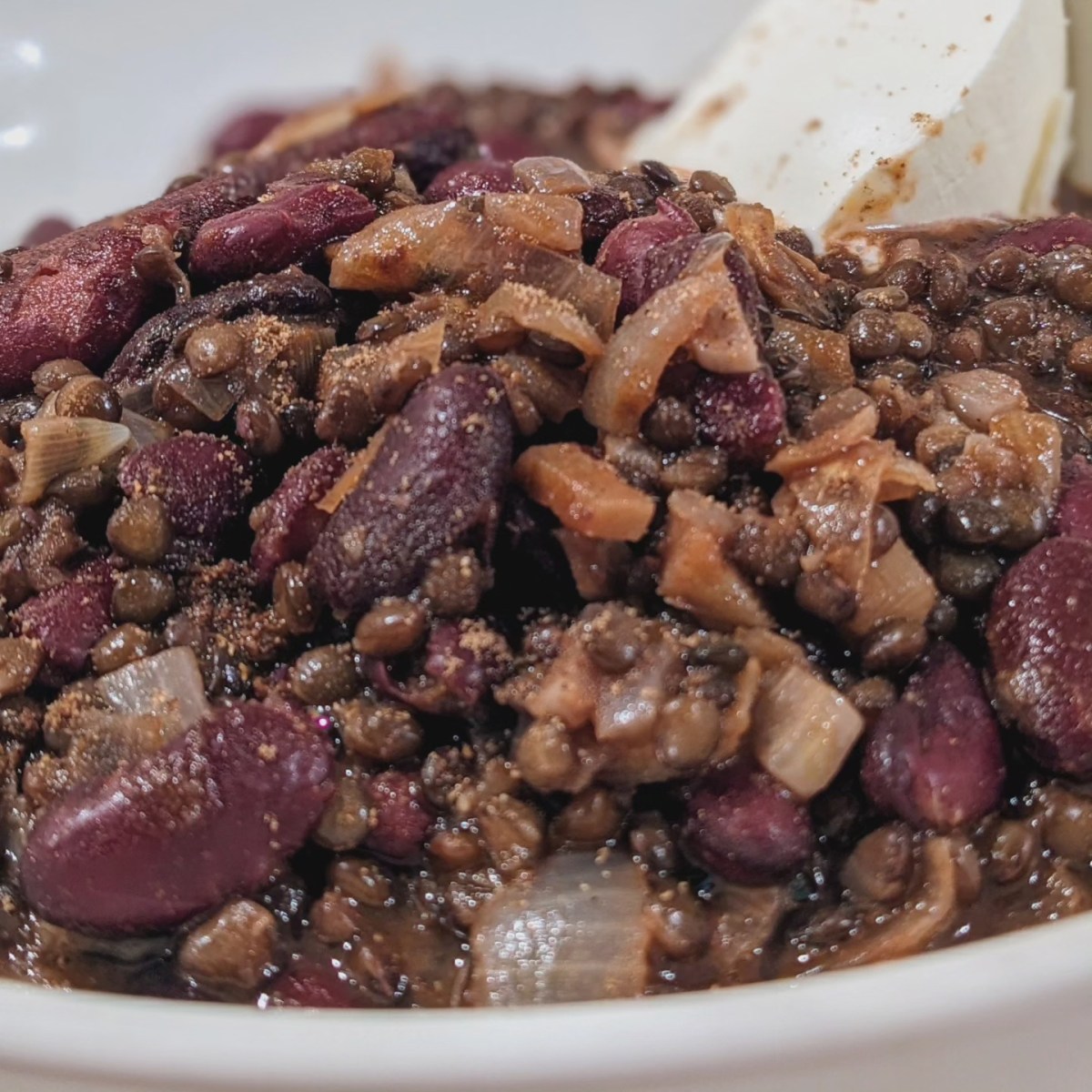 Dhal de lentilles noires et haricots rouges